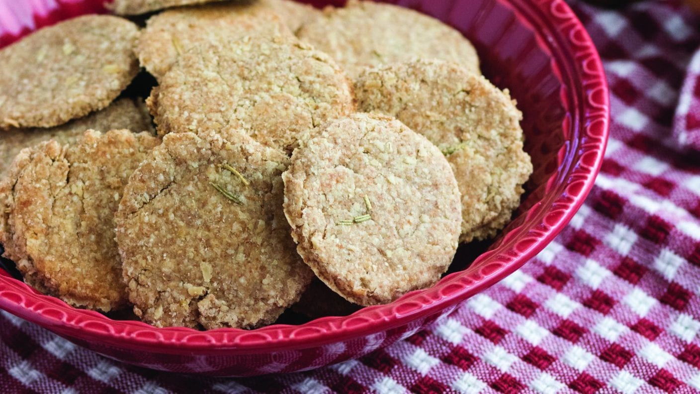 Our Ohio Recipe: Easy Rosemary Garlic Crackers